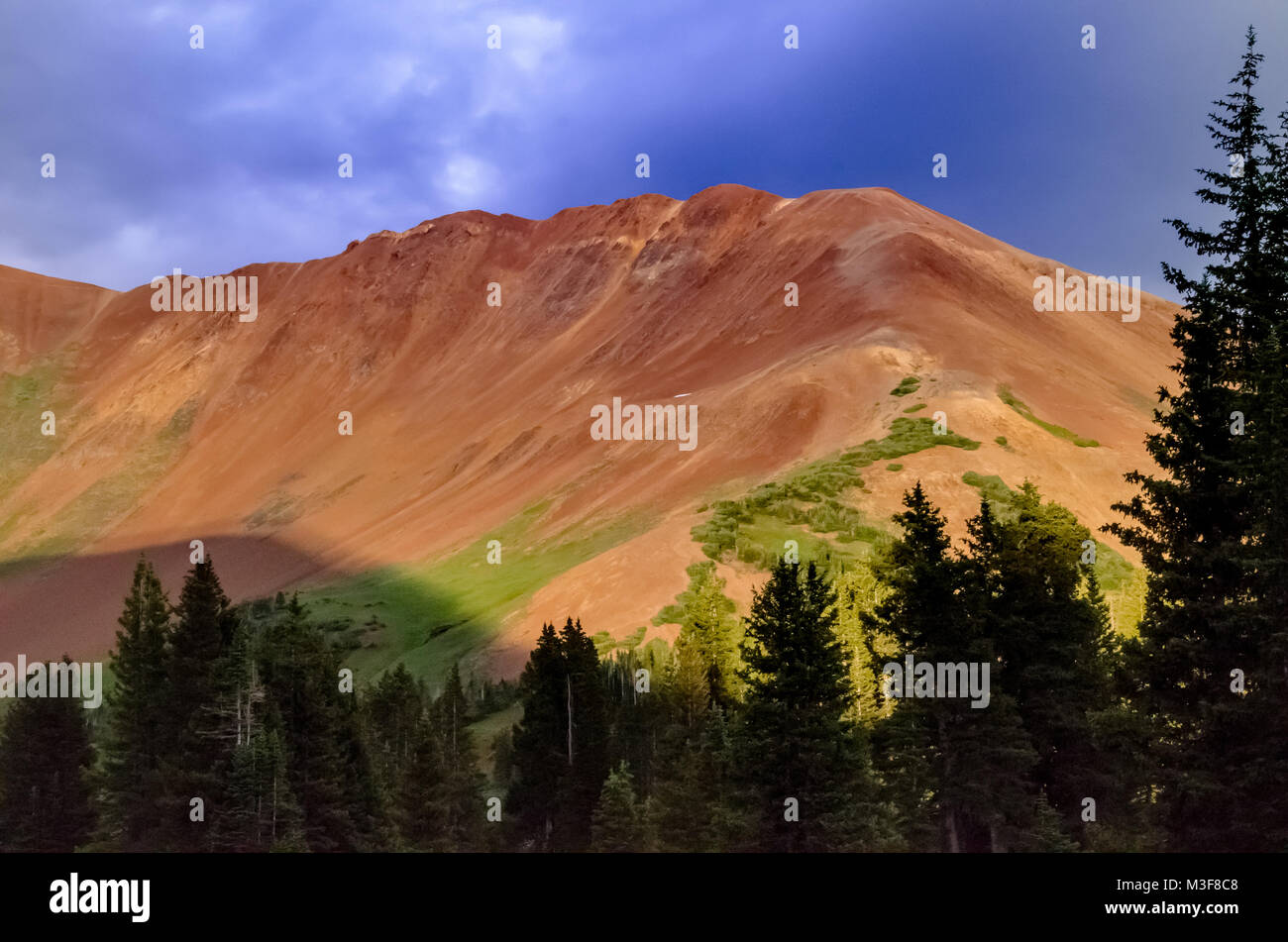 Red mountain pass hi-res stock photography and images - Alamy