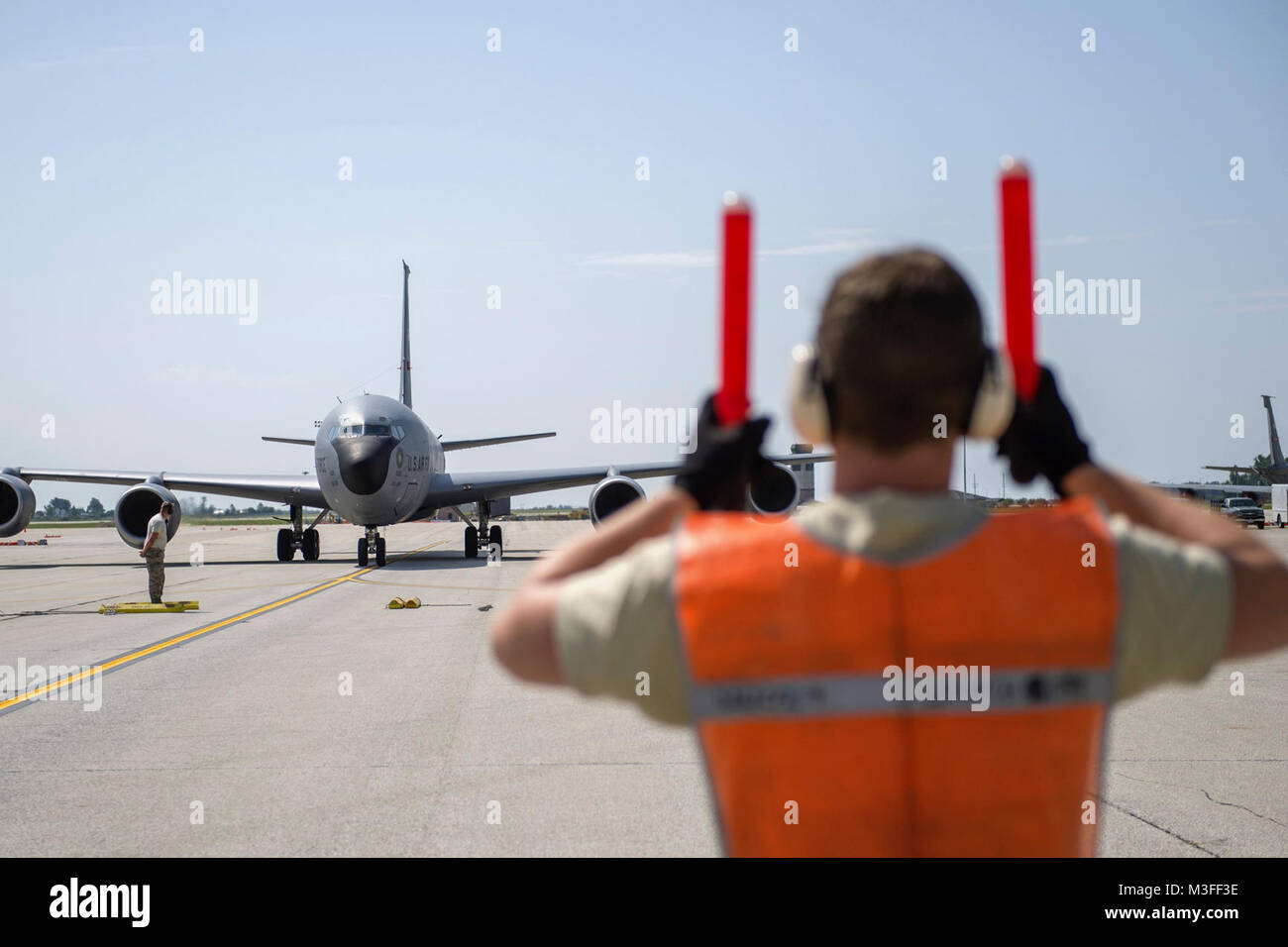 434th aircraft maintenance squadron hi-res stock photography and images ...