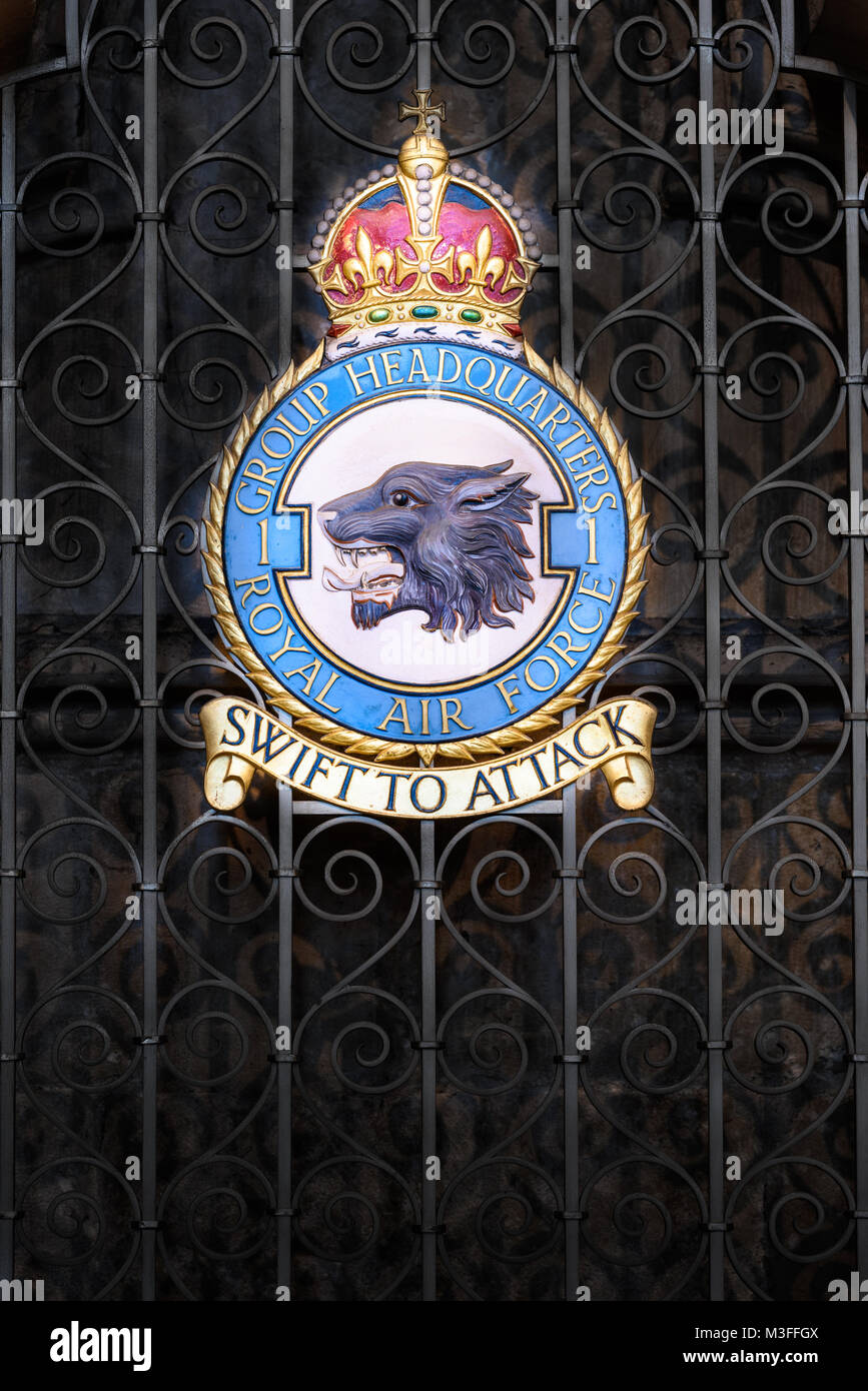Royal air force logo hi-res stock photography and images - Alamy