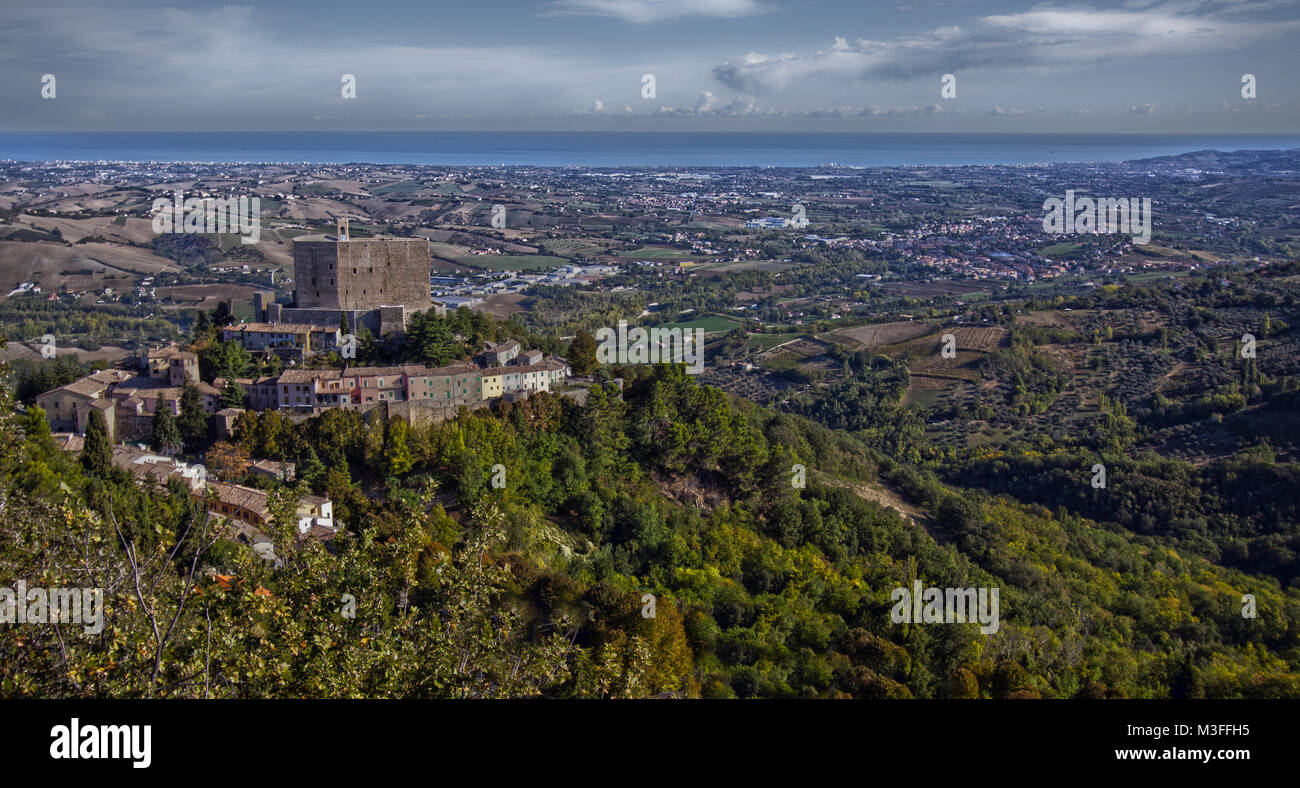 Castello medio hi-res stock photography and images - Alamy