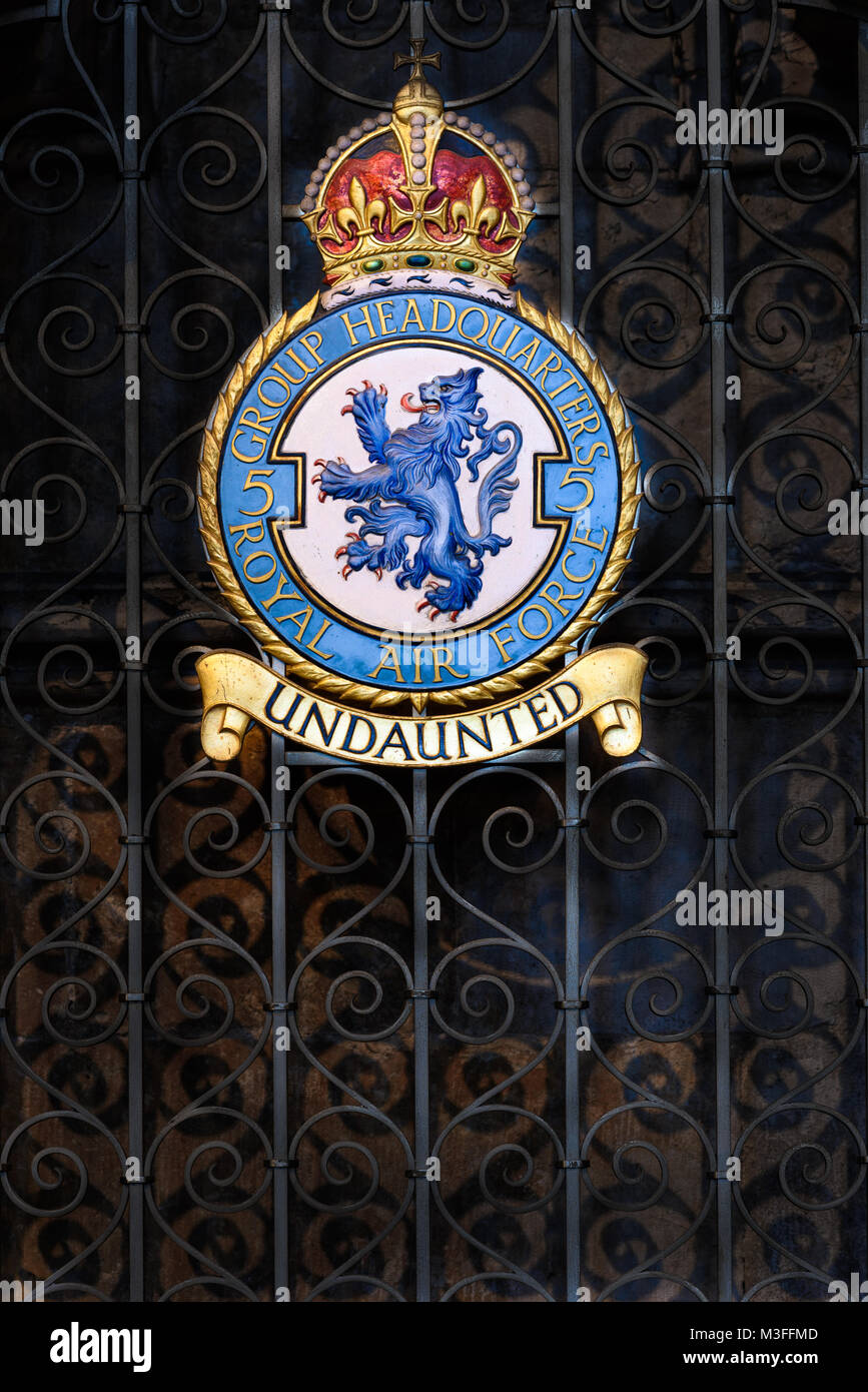 Royal air force logo hi-res stock photography and images - Alamy