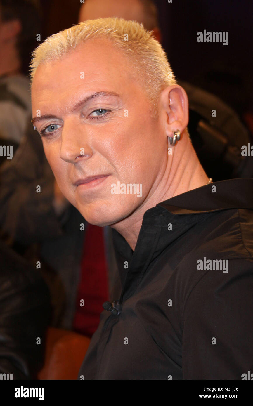 H.P. Baxxter vs Till Lindemann: which one is closer to the average ...