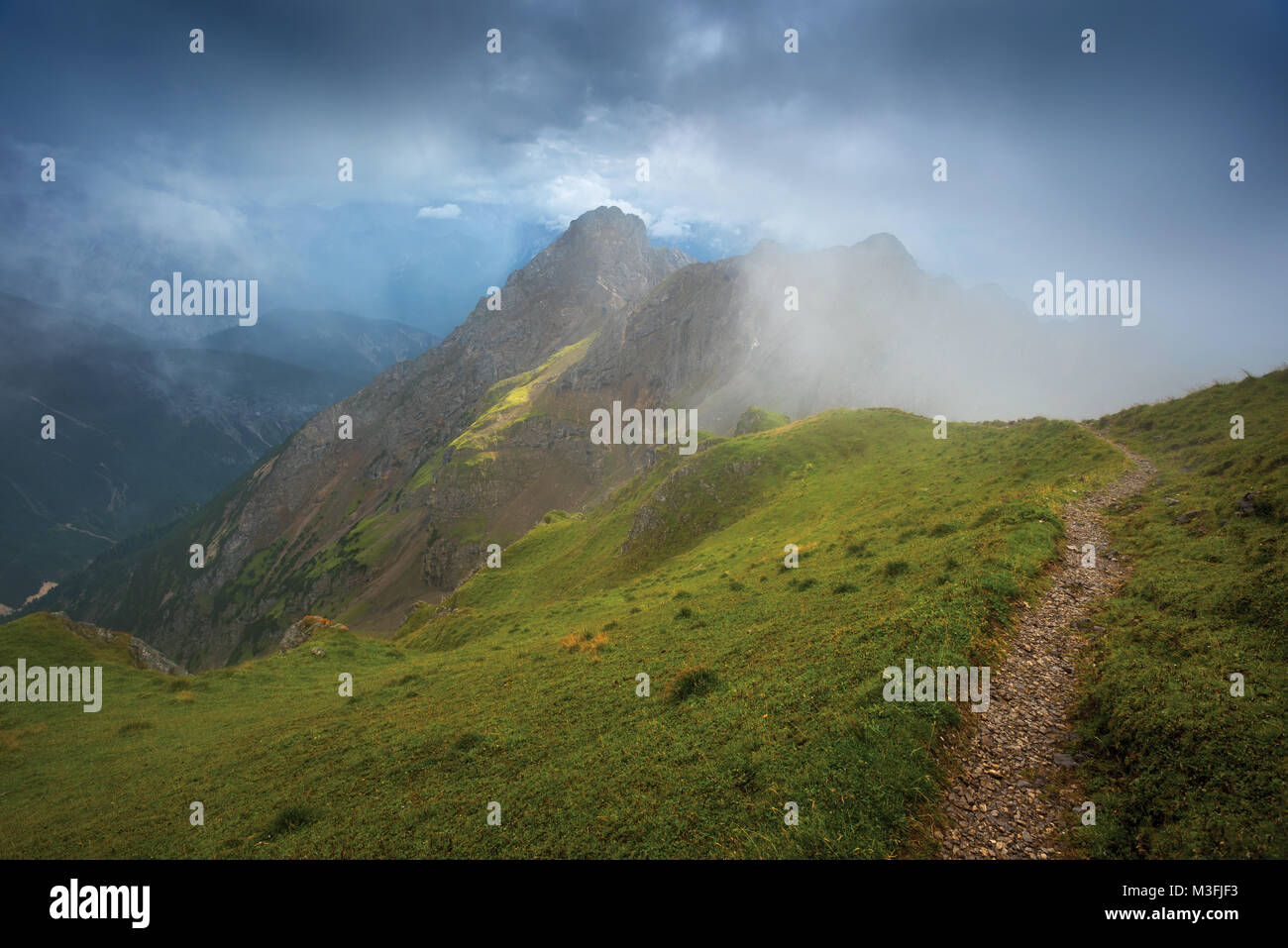 Mountain pathway nature path hi-res stock photography and images - Alamy