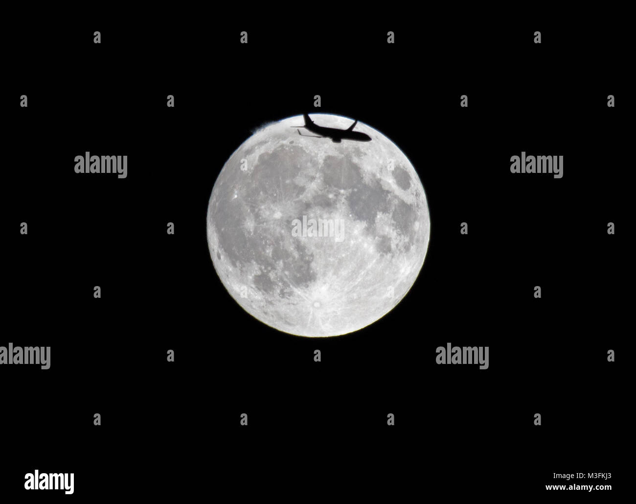 Jet passing moon hi-res stock photography and images - Alamy