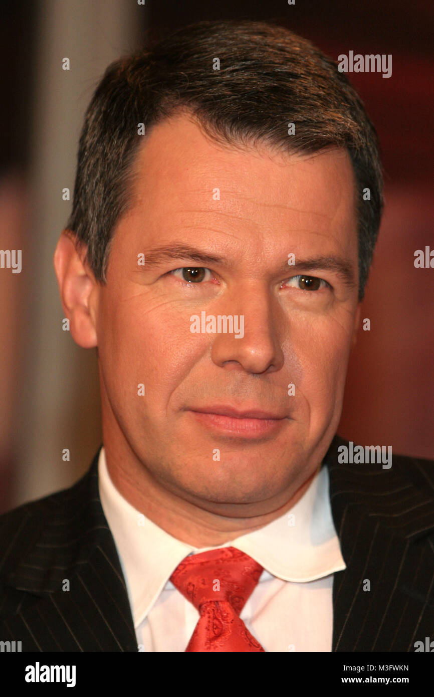 Peter Kloeppel High Resolution Stock Photography and Images - Alamy