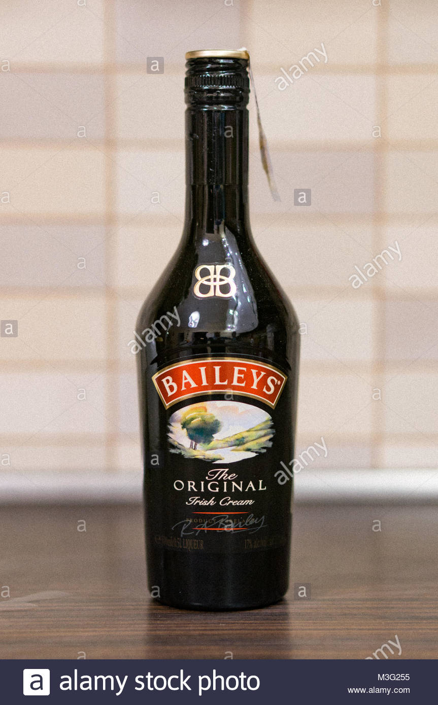 Baileys Bottle Stock Photos & Baileys Bottle Stock Images - Alamy