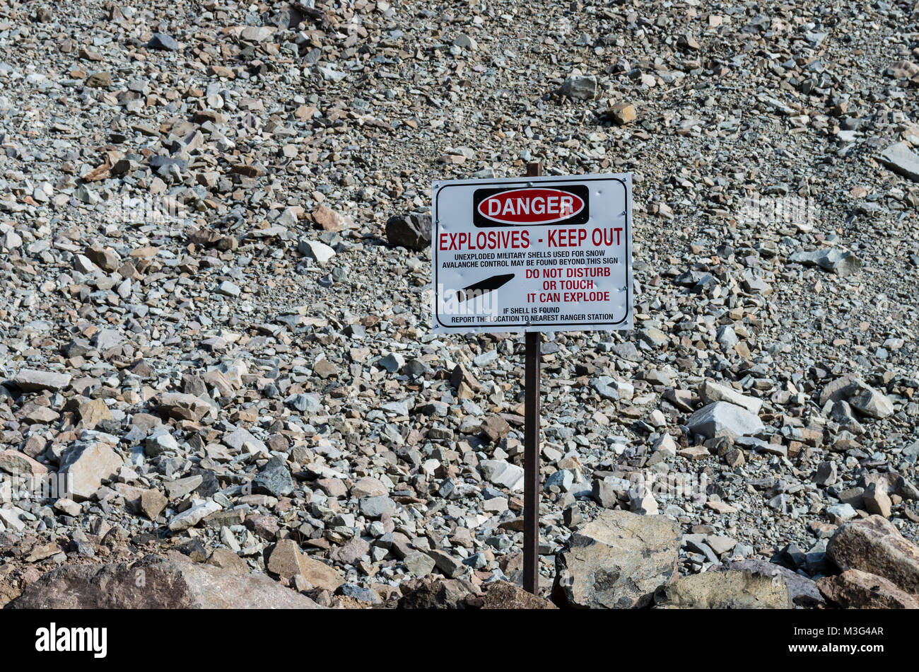 Warning sign yellowstone national park hi-res stock photography and ...