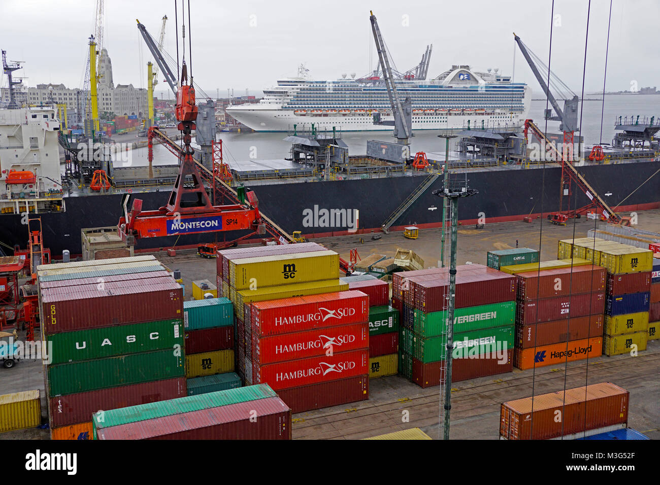 Montevideo uruguay containers port hi-res stock photography and images ...
