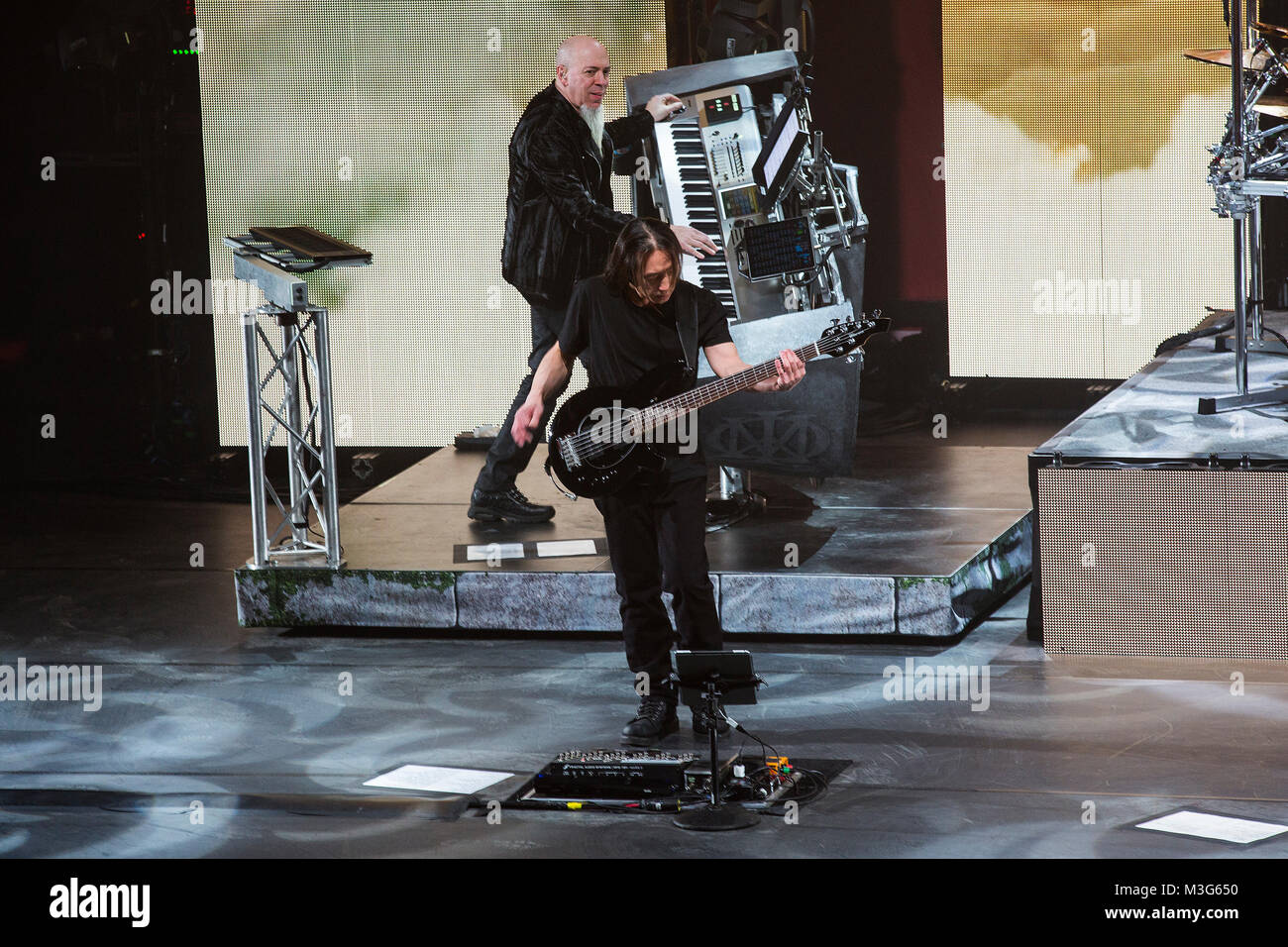 Jordan rudess keyboards hi-res stock photography and images - Alamy