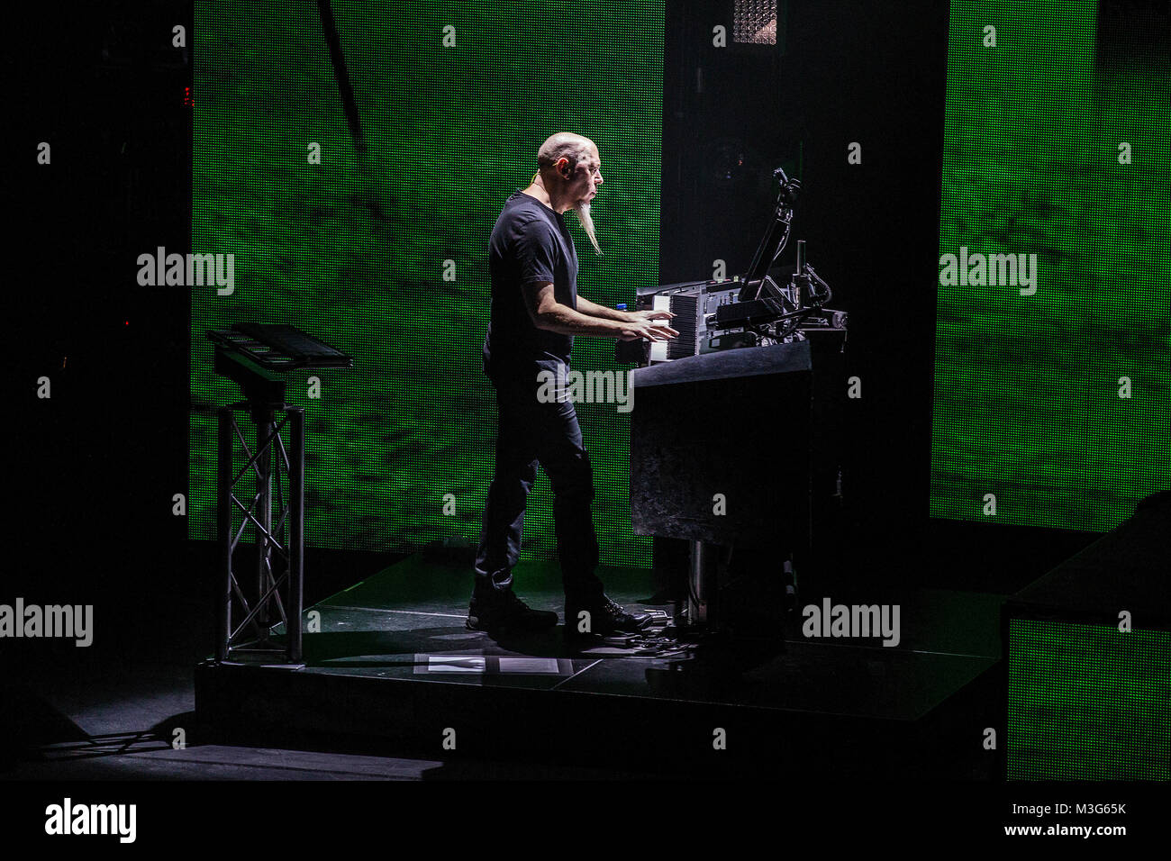 Jordan rudess keyboards hi-res stock photography and images - Alamy