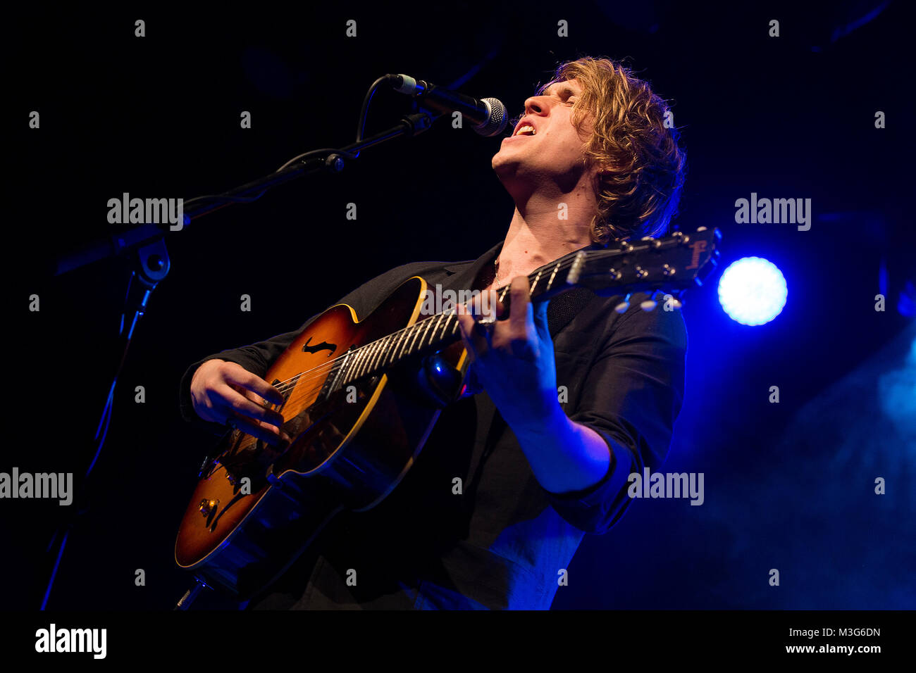 David rhodes performing hi-res stock photography and images - Alamy