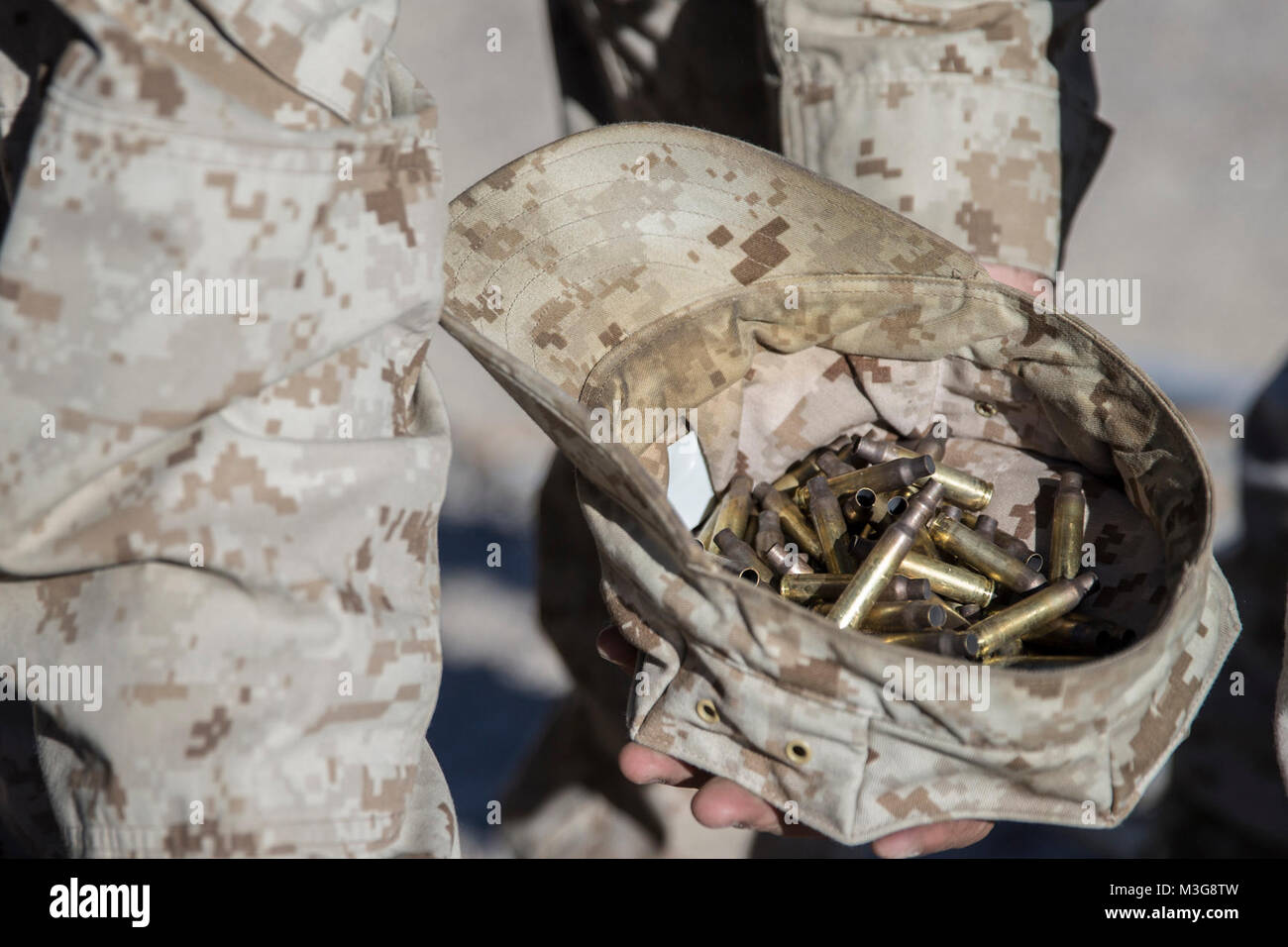 U s marine on firing range hi-res stock photography and images - Alamy