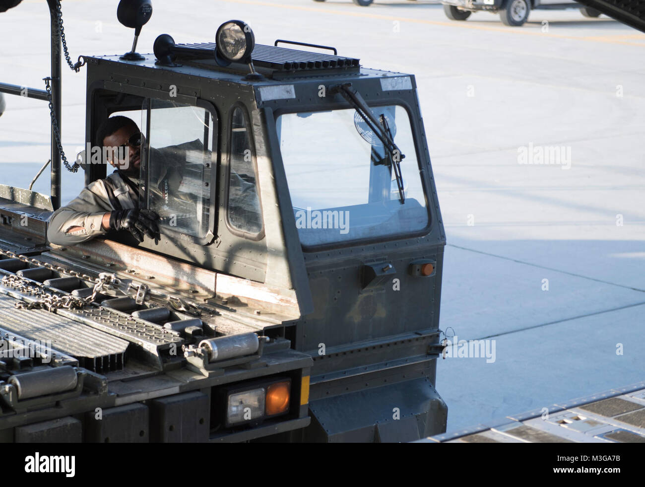 Air force transportation personnel hi-res stock photography and images ...