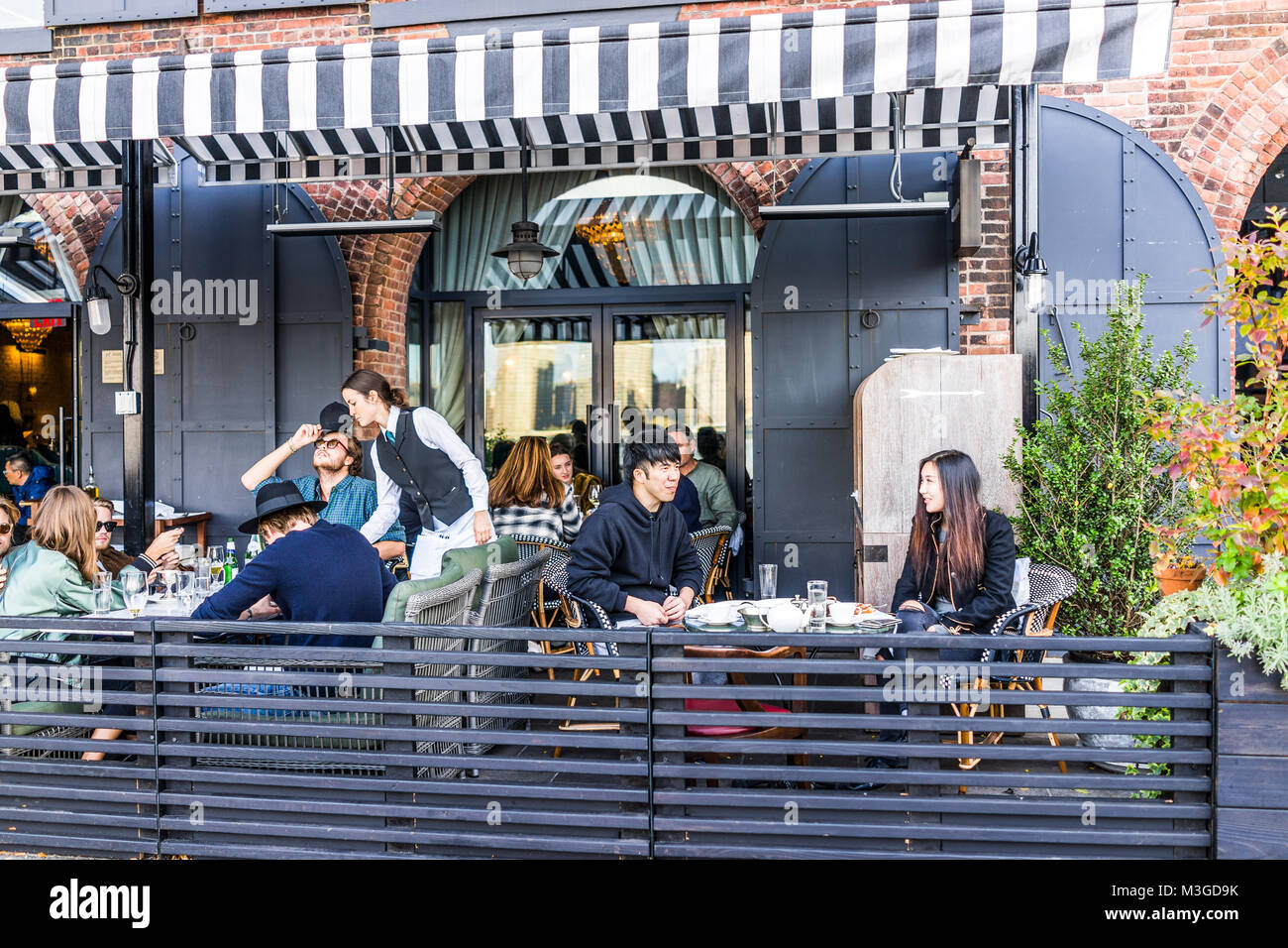 West elm dumbo hi-res stock photography and images - Alamy
