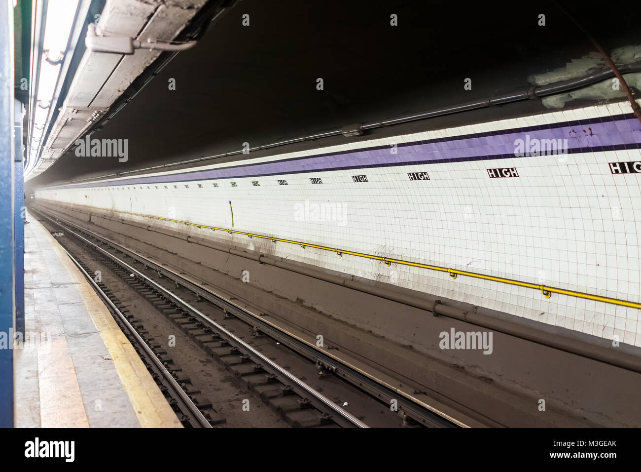 Subway tiles new york hi-res stock photography and images - Alamy