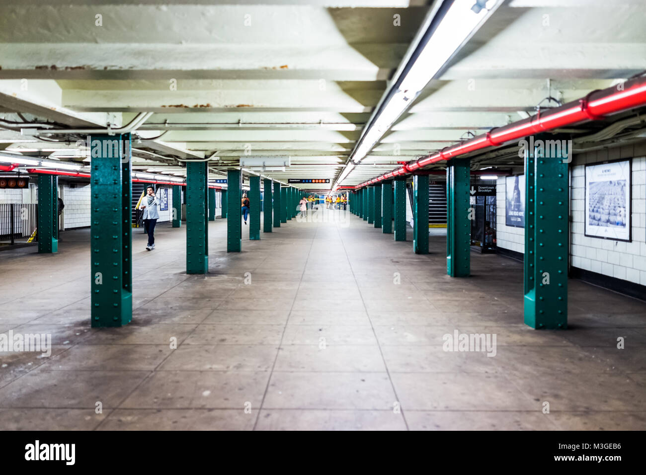 Transit hall hi-res stock photography and images - Alamy