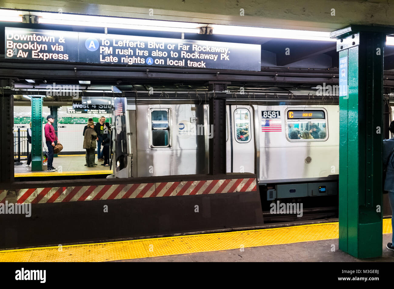 New york subway sign exit hi-res stock photography and images - Alamy