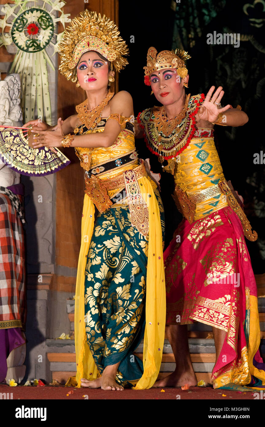 Traditional Balinese Legong dance at the Ubud Palace, Ubud, Bali ...