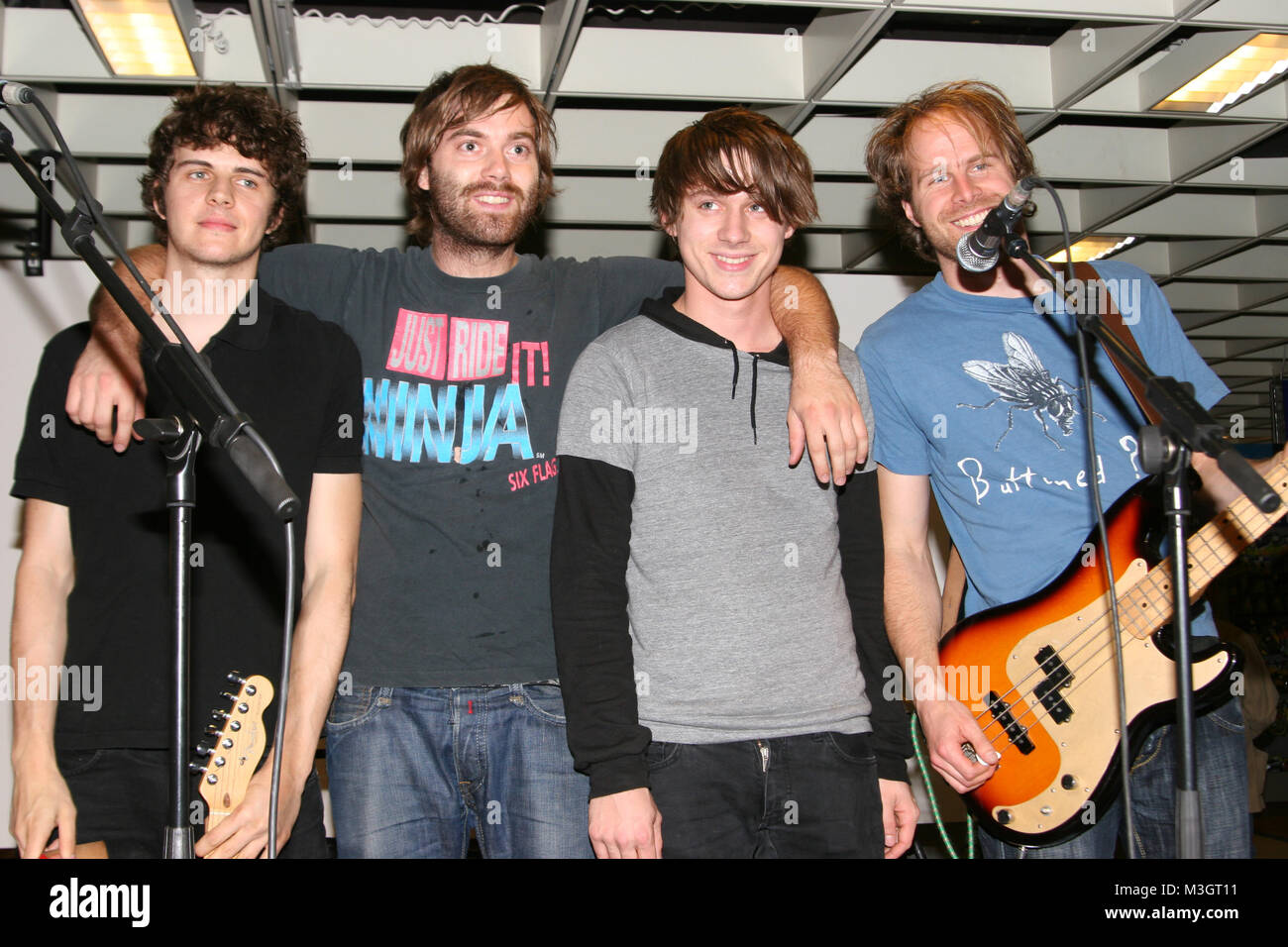 Fotos live auf der WOM Bühne in Hamburg am 20.10.2006 Tom Hessler ...