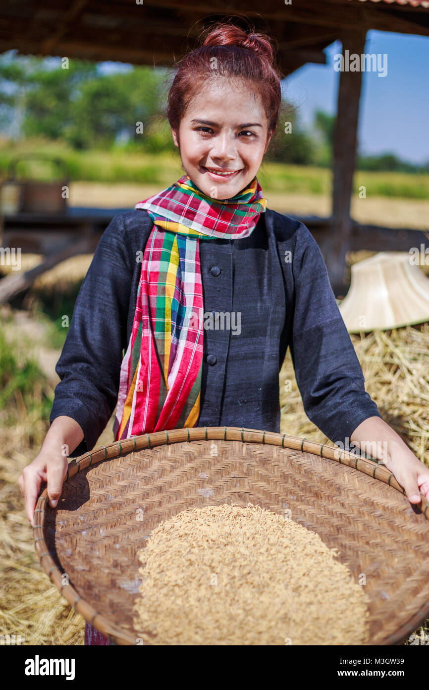 Girl in rice paddy hat hi-res stock photography and images - Alamy