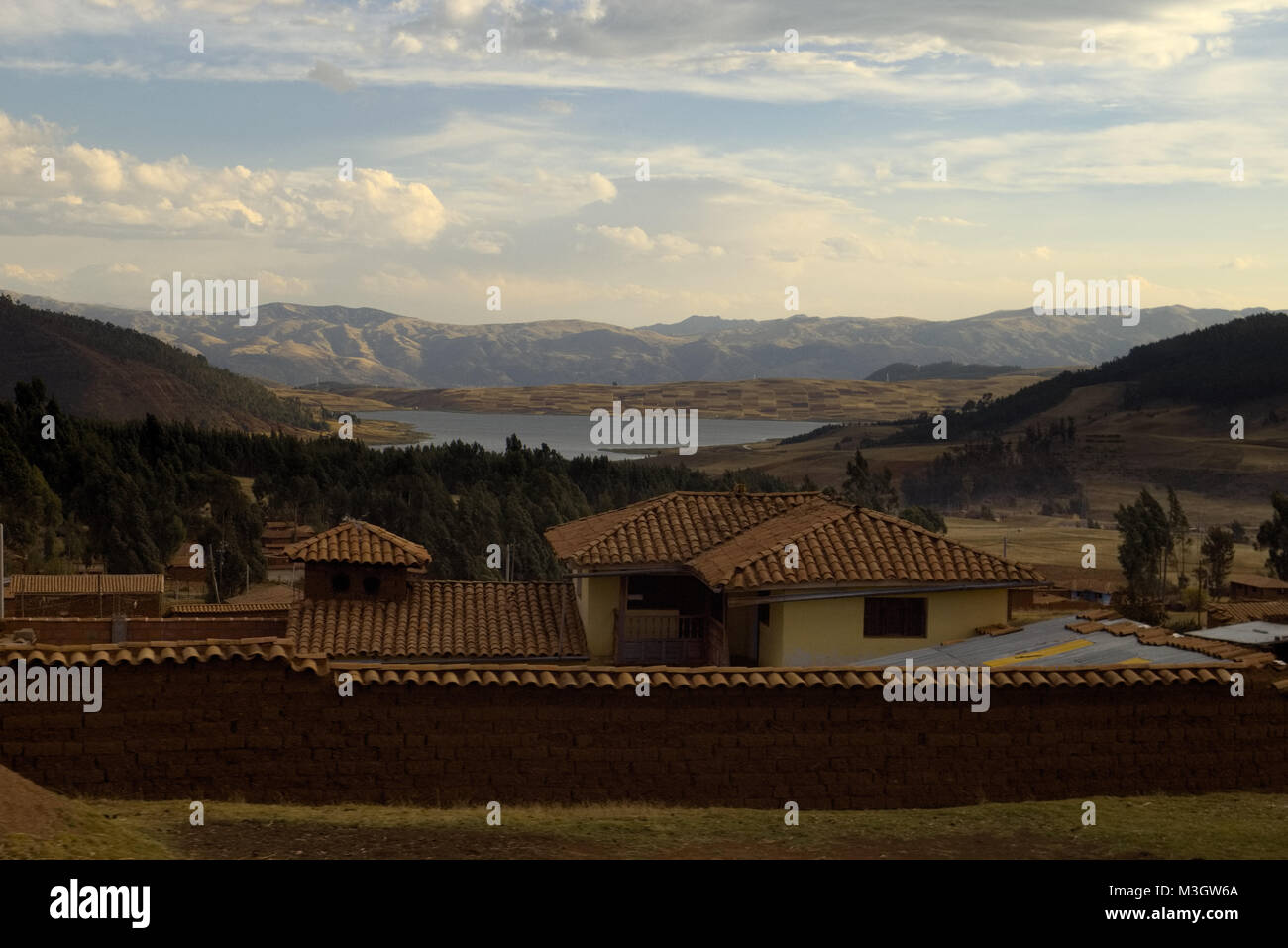 Techos de tejas de barro hi-res stock photography and images - Alamy
