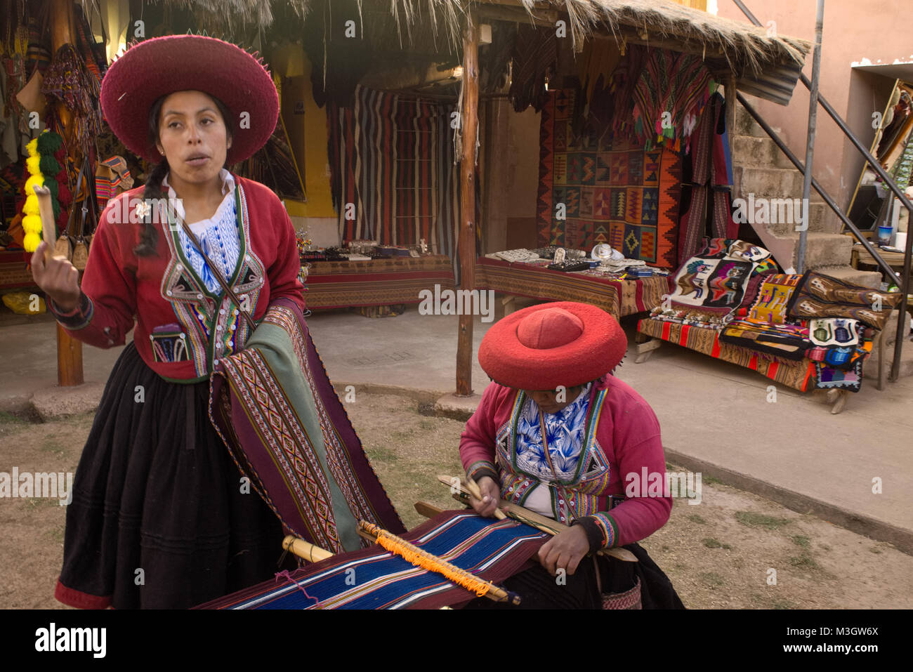 Weaving peru hi-res stock photography and images - Alamy