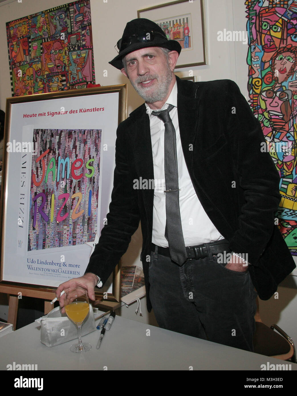 James rizzi hi-res stock photography and images - Alamy