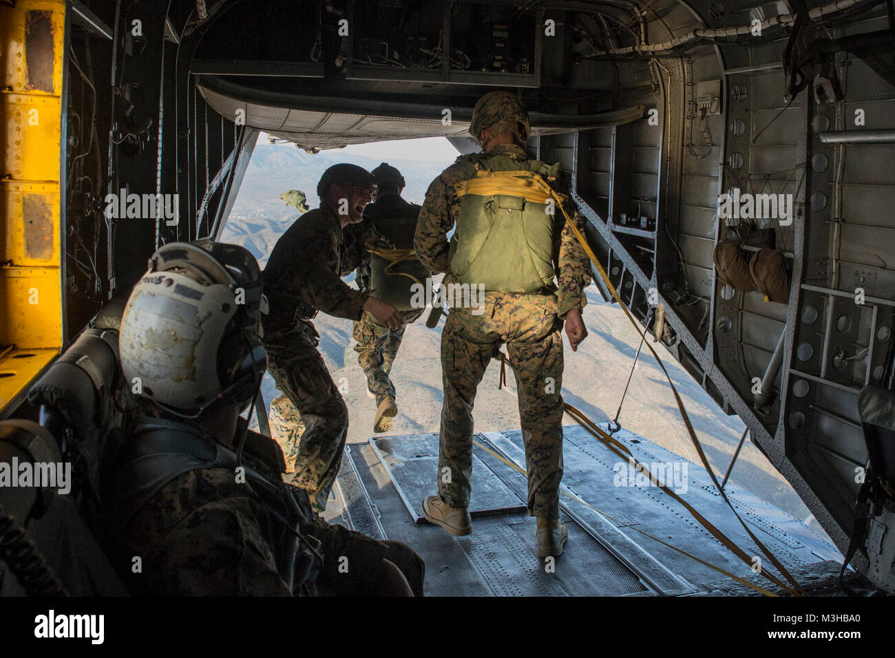 U.S. Marines with 1st Reconnaissance Battalion, 1st Marine Division ...