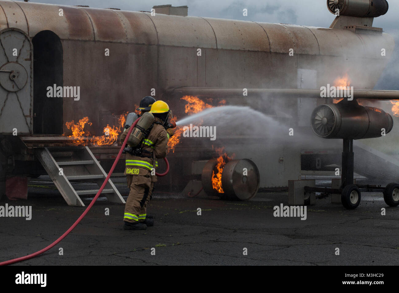 Marine corps aircraft rescue firefighting hi-res stock photography and ...