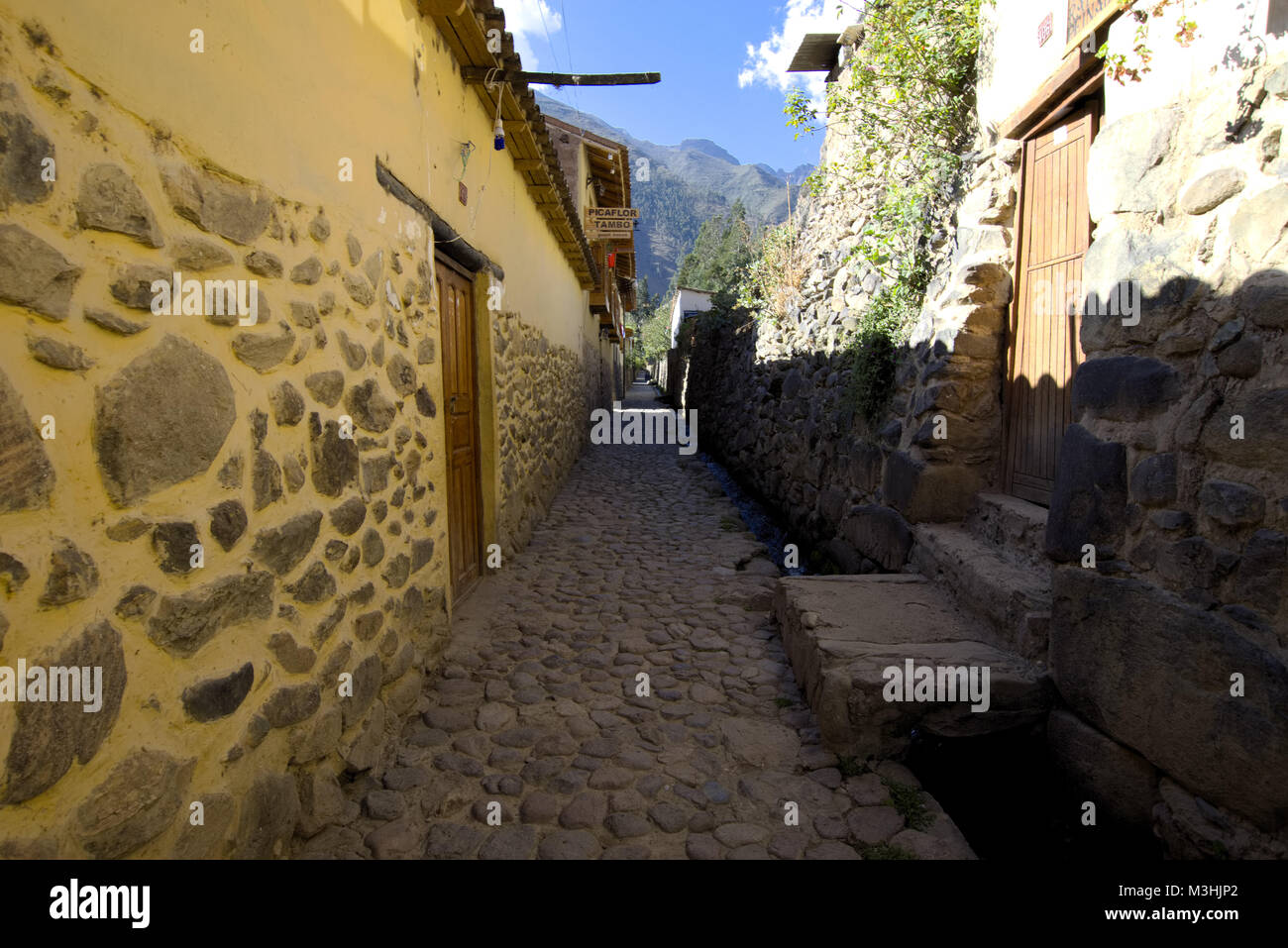 Calles peru hi-res stock photography and images - Alamy