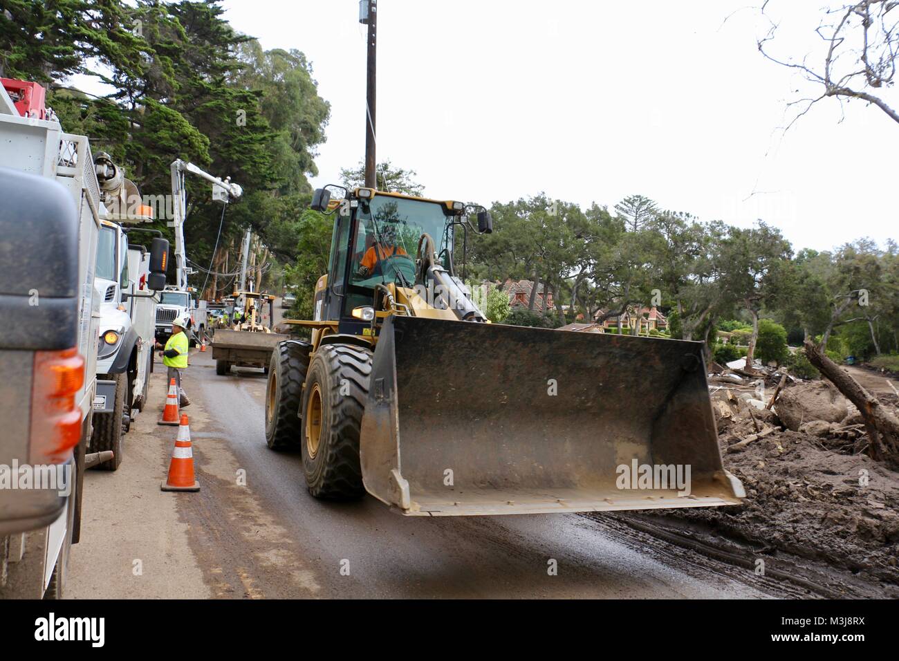 Montecito, California, USA. 19th Jan, 2018. Construction crews cause ...