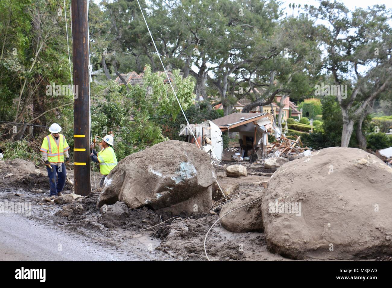 Montecito, California, USA. 19th Jan, 2018. Construction crews cause ...