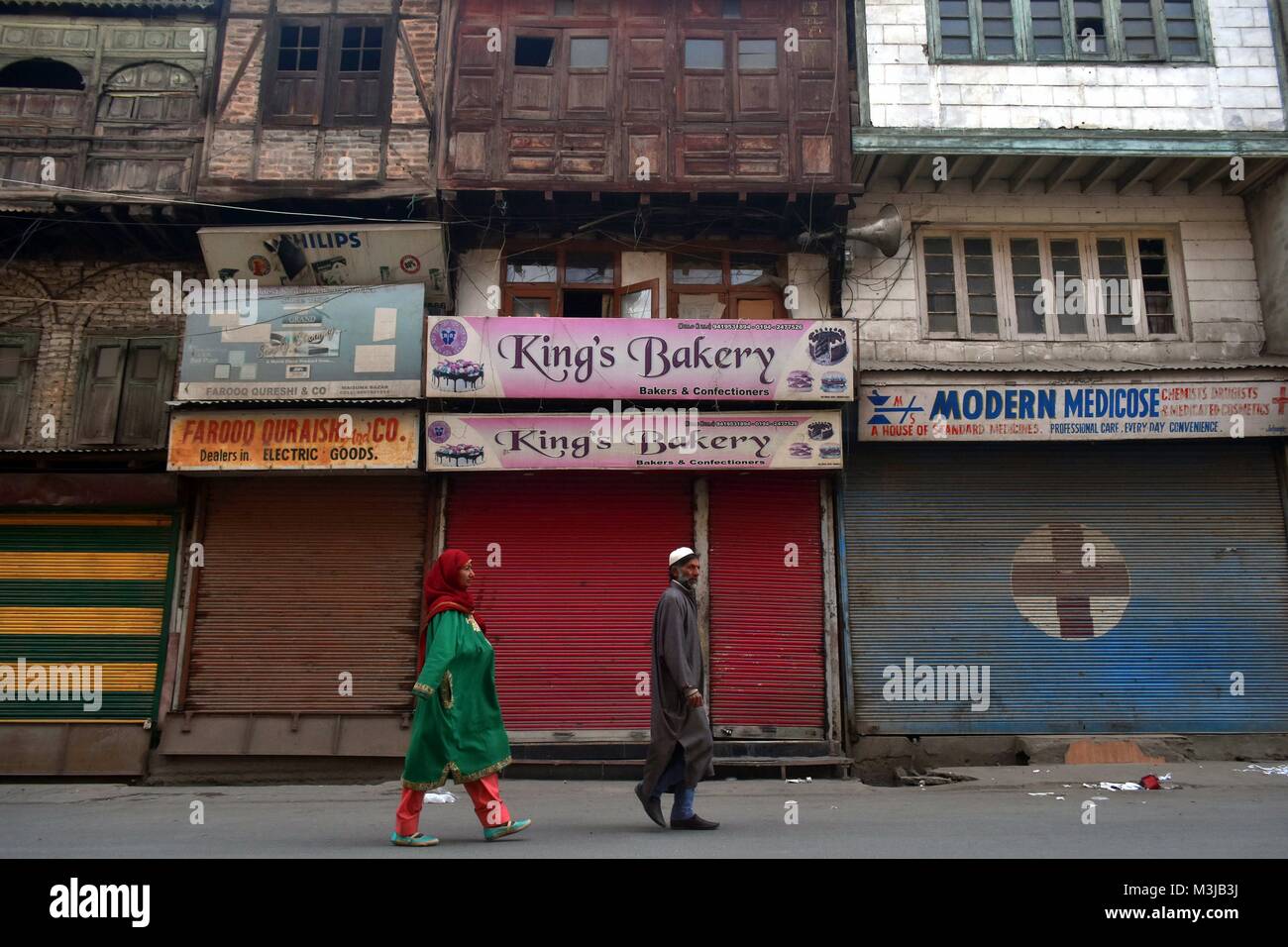 Closed shops during shutdown hi-res stock photography and images - Alamy
