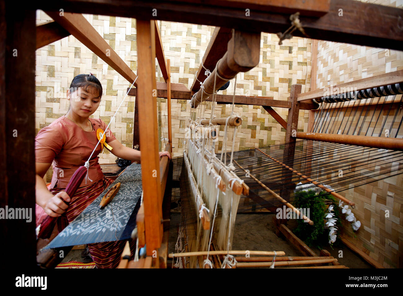 Yangon, Myanmar. 11th Feb, 2018. A girl of Shan ethnic group ...