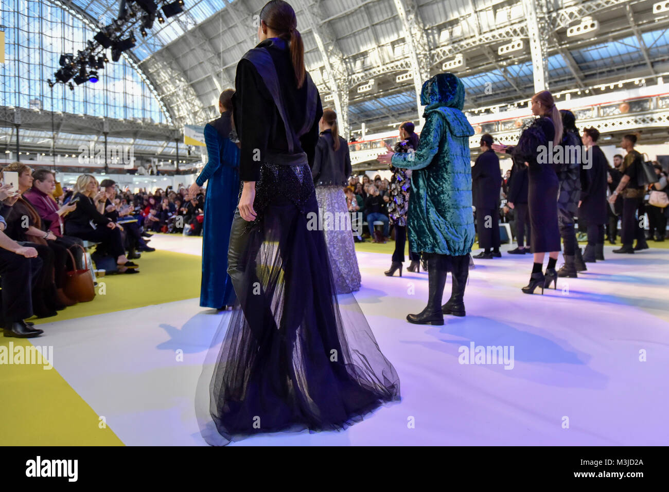 Models on stage clothes show hi-res stock photography and images - Alamy