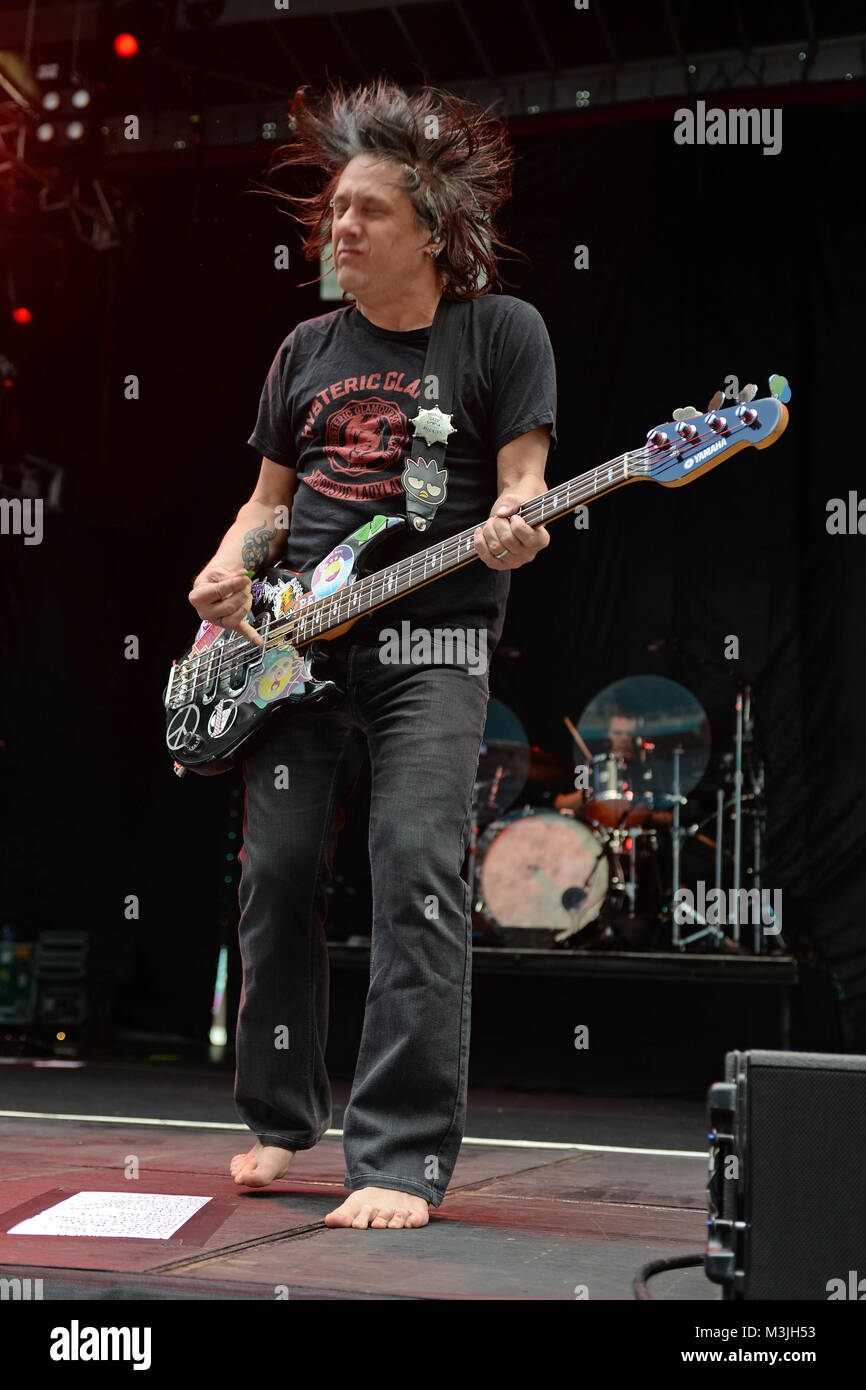 Robby takac of the goo goo dolls hi-res stock photography and images ...
