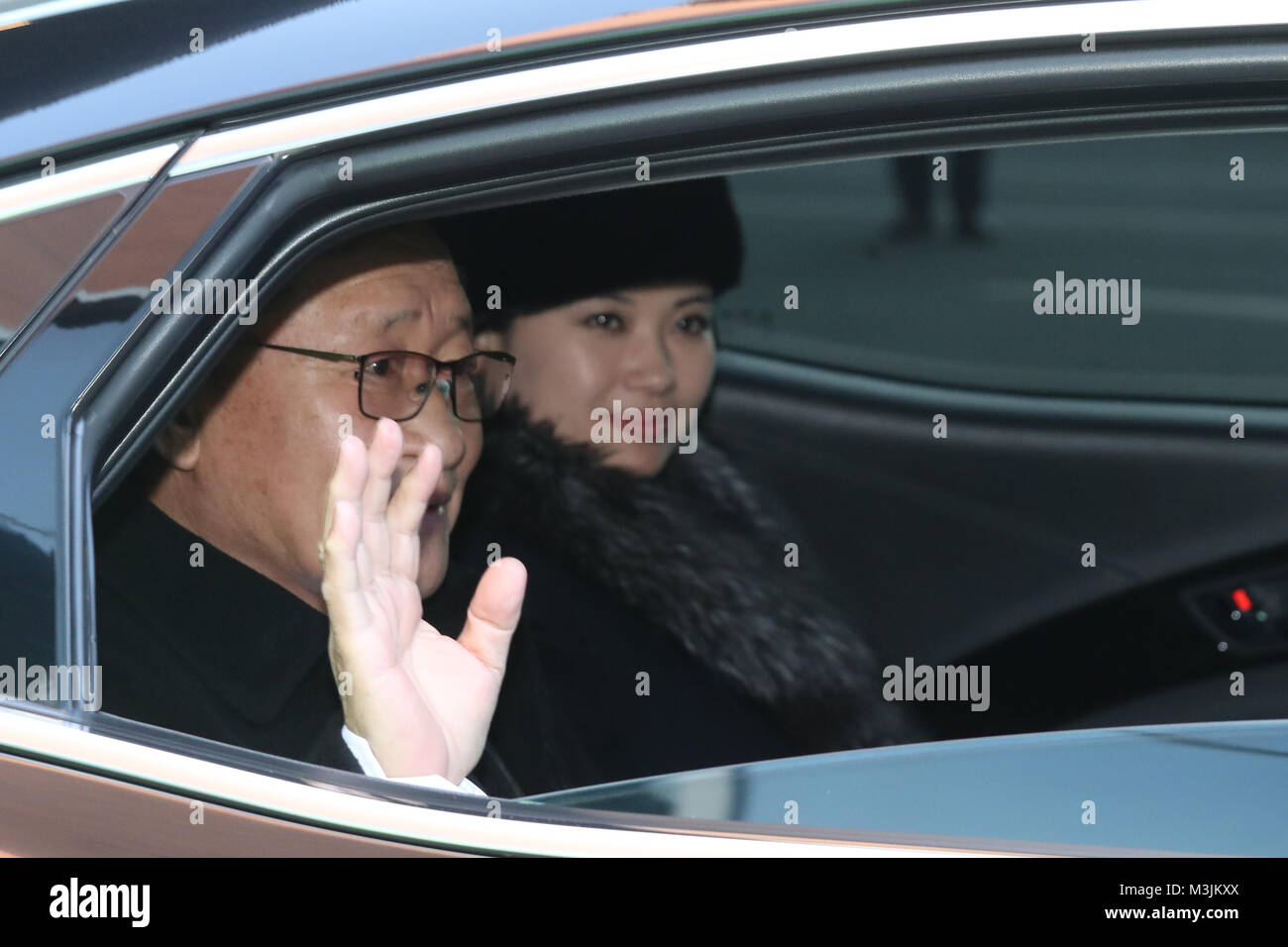 Seoul, South Korea. N Korean art troupe returns home Kwon Hyok-bong (L ...