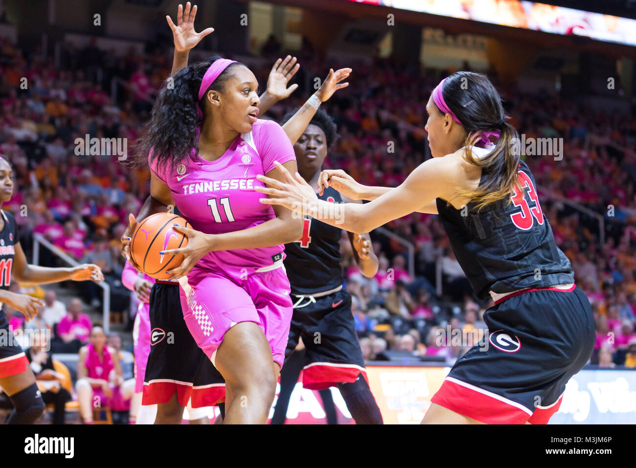 February 11, 2018: Mackenzie Engram #33 of the Georgia Bulldogs defends ...