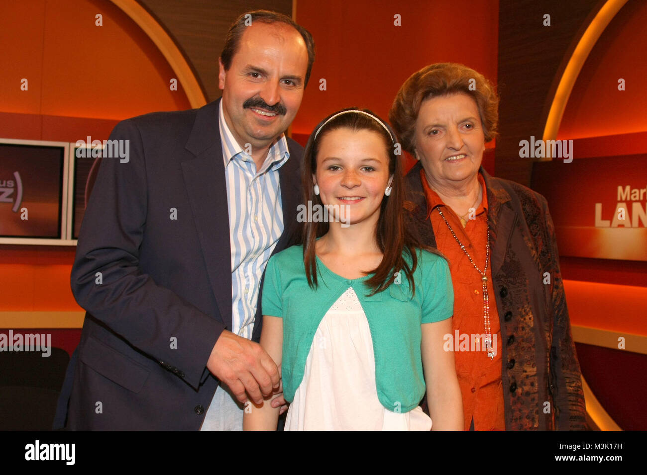 Sohn tochter mutter hi-res stock photography and images - Alamy