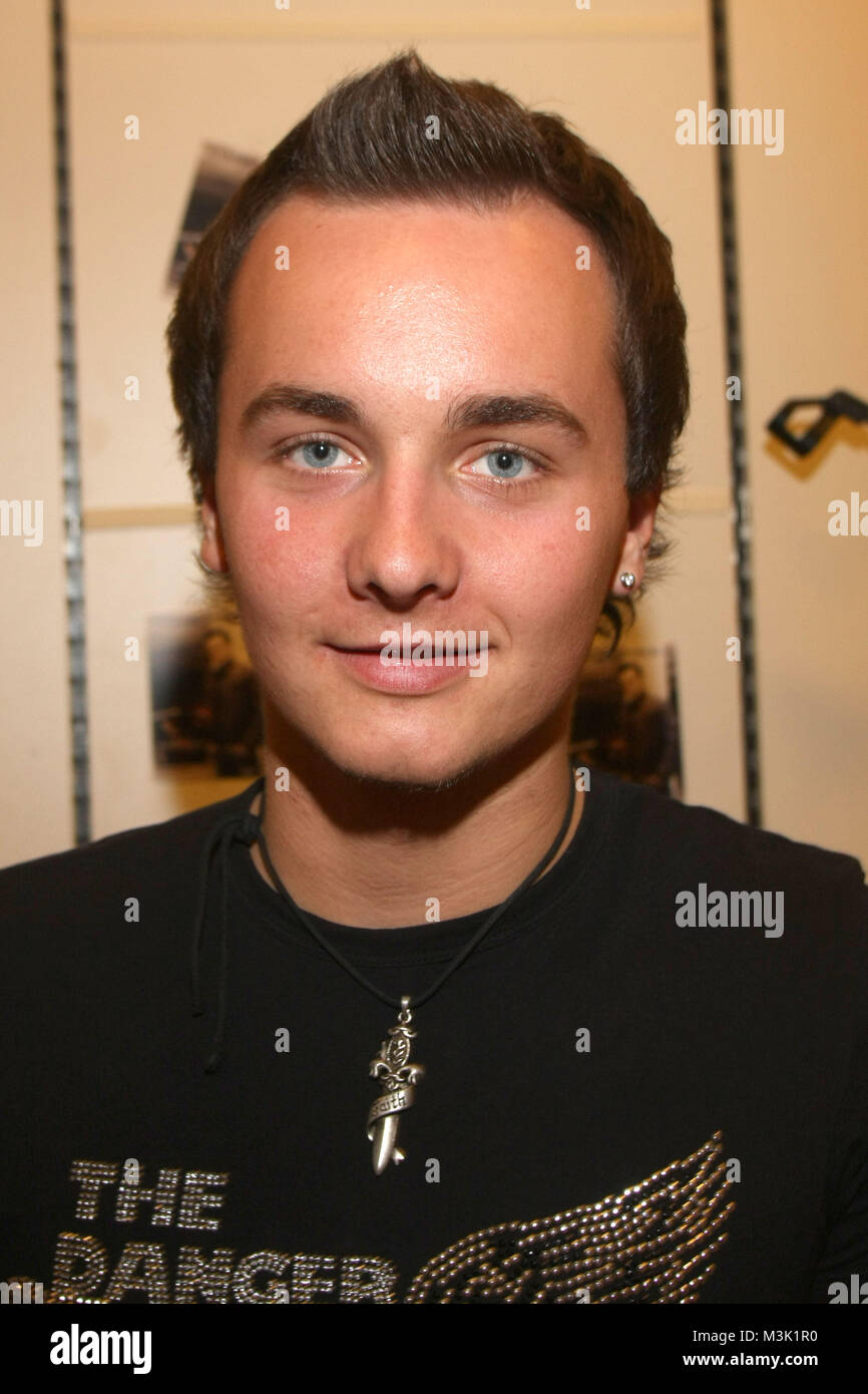 Autogrammstunde mit DSDS Star Martin Stosch, Karstadt Bergedorf, 24.04. ...