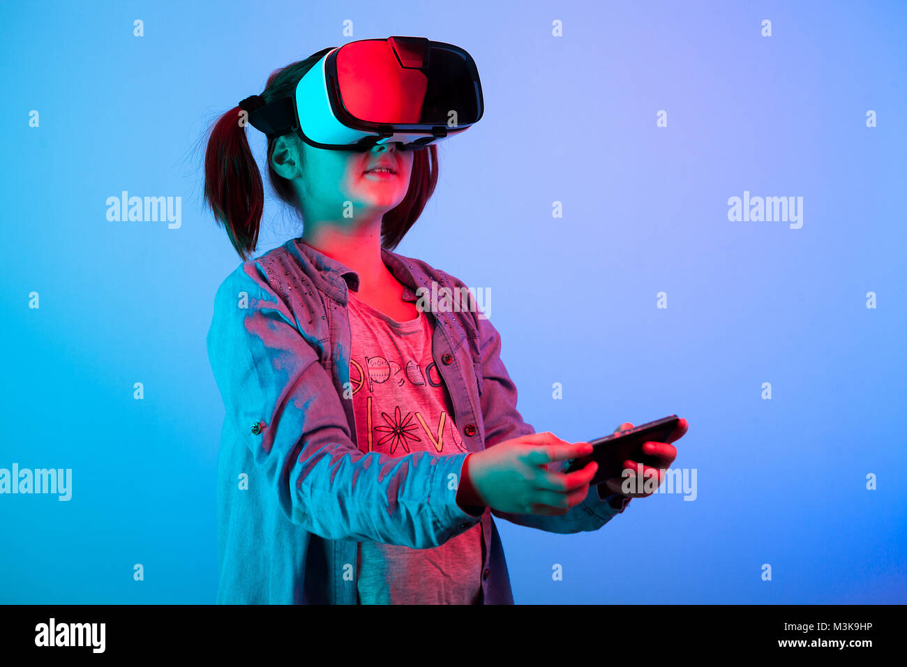 Vr girl hi-res stock photography and images - Alamy