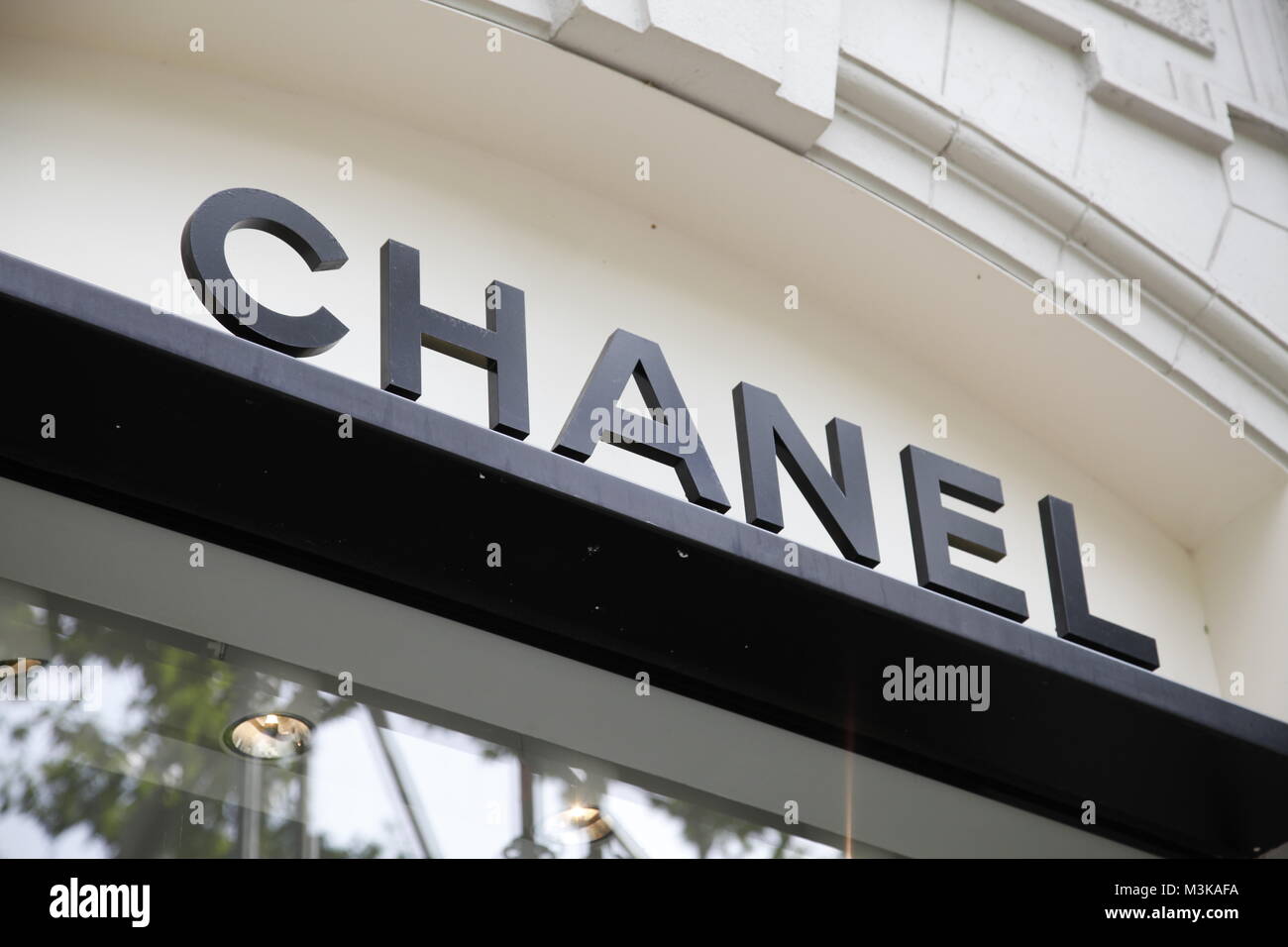 Firma chanel hi-res stock photography and images - Alamy
