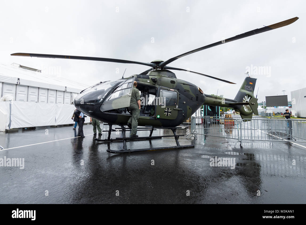 Twin engine helicopters hi-res stock photography and images - Alamy