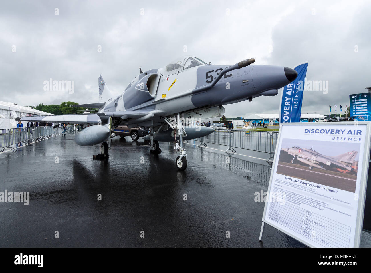 Mcdonnell douglas skyhawk hi-res stock photography and images - Alamy
