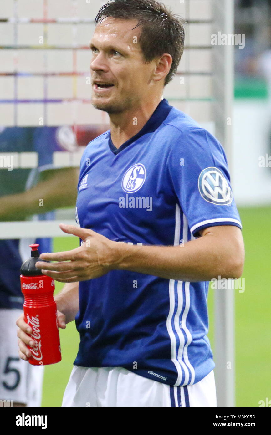 Sascha riether fc schalke 04 hi-res stock photography and images - Alamy
