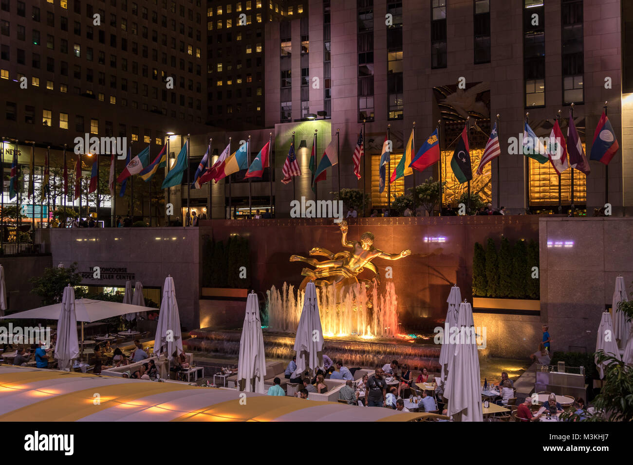 Rockefeller center at night hi-res stock photography and images - Alamy