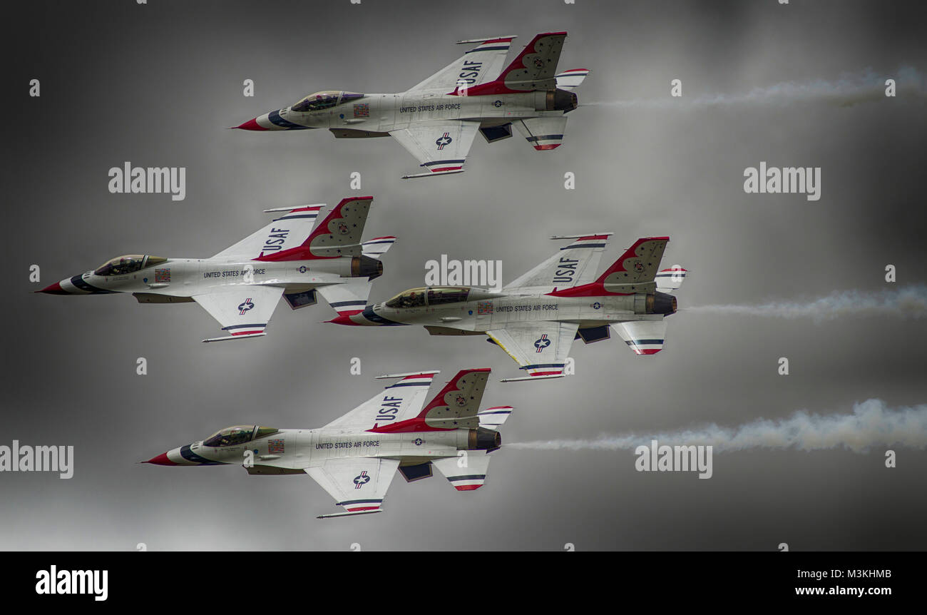 The USAF Thunderbirds flying display at RIAT 2017, RAF Fairford, UK ...