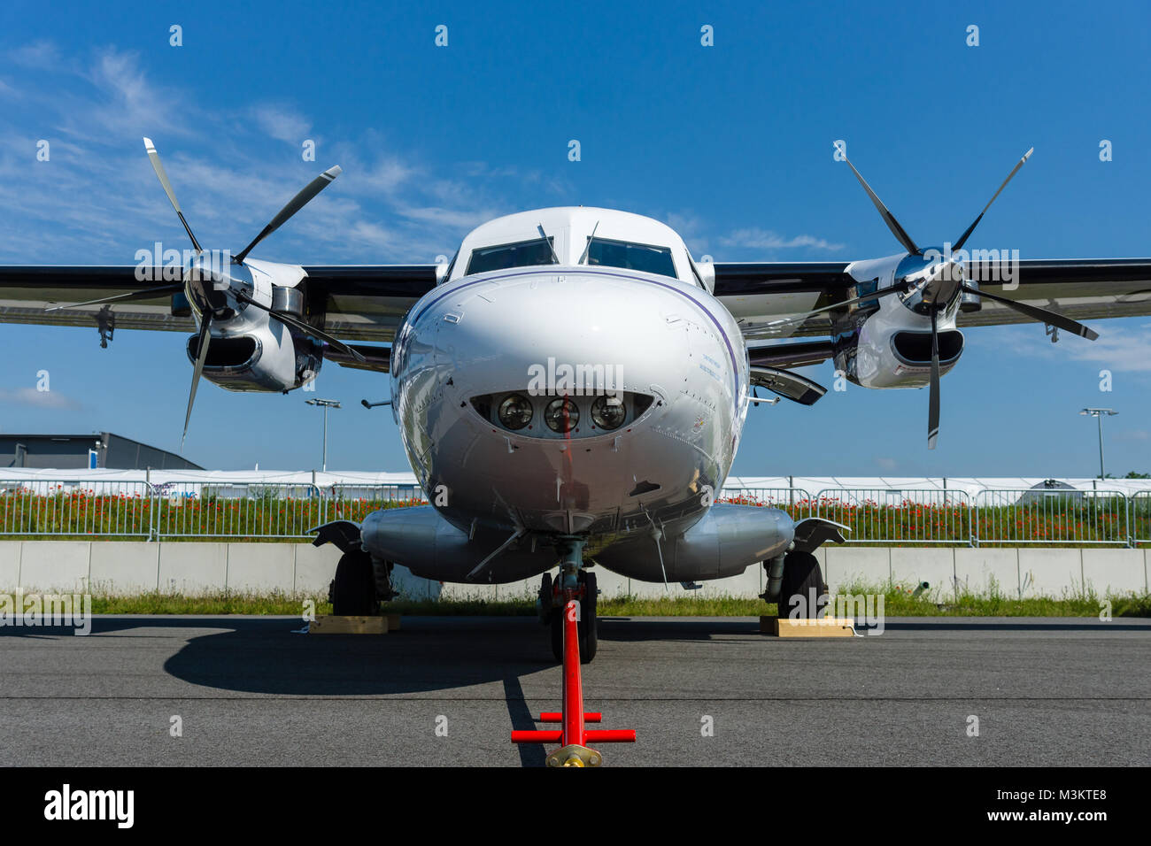 L twin engine hi-res stock photography and images - Alamy