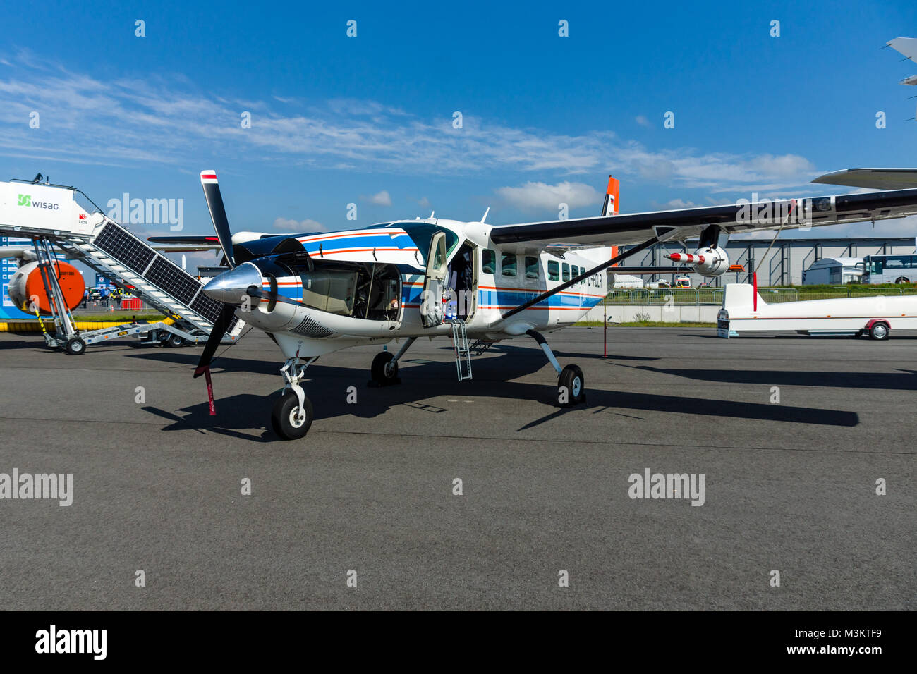 Cessna caravan 208b grand hi-res stock photography and images - Alamy
