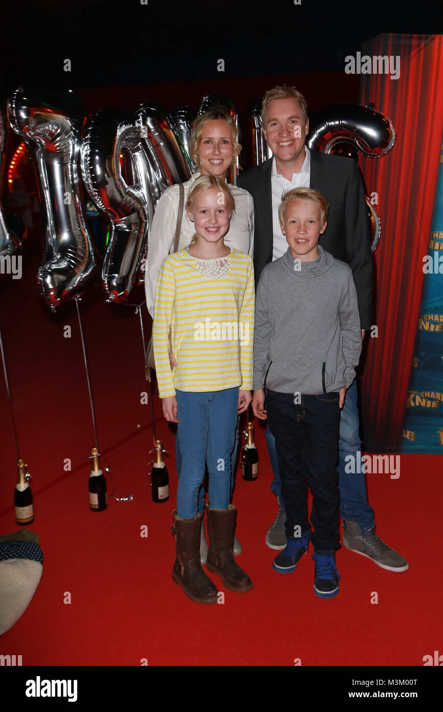 Mit familie hi-res stock photography and images - Alamy